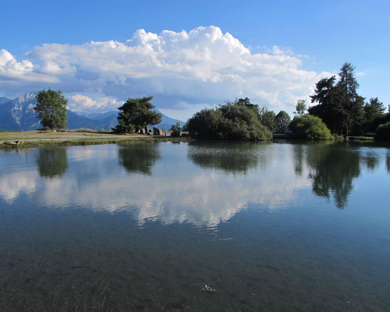 Lakes - bodies of water Lac de Saint Apollinaire at Saint-Apollinaire ...