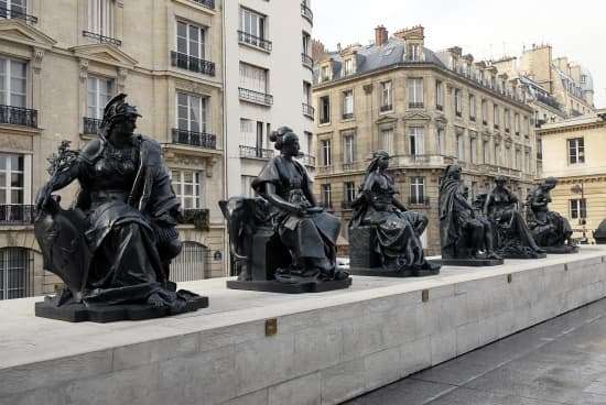 Descubrimiento Statues des six continents du monde en París - Puntos ...