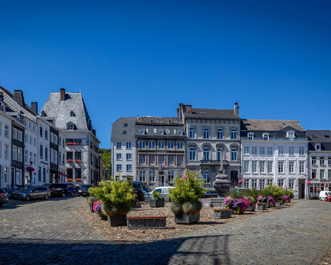 Historische Orte Der Platz Saint Remacle in Stavelot bei Stablo - POIs ...